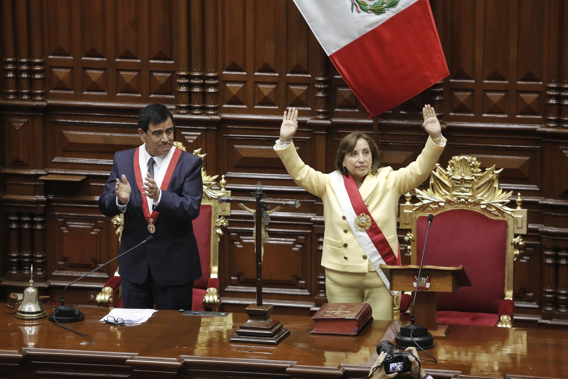 Juramentada Dina Boluarte como primera presidenta de la historia de ...