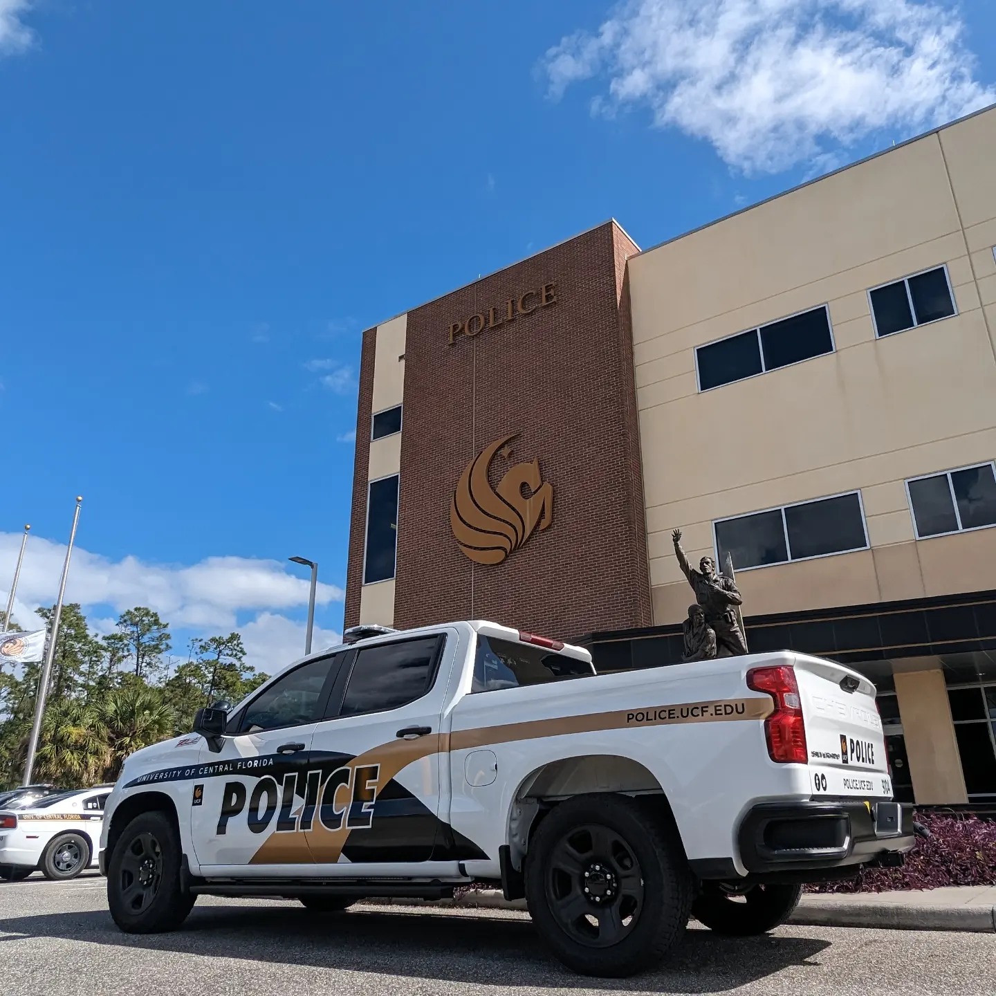 Arrestan a hombre armado que amenazó a conductor de autobús en la UCF ...